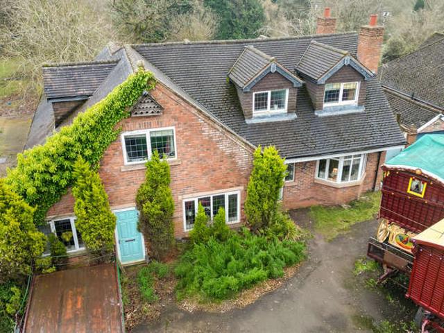 6 Bedroom Detached House