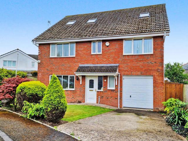 6 Bedroom Detached House