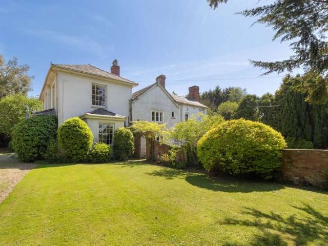 6 Bedroom Detached House