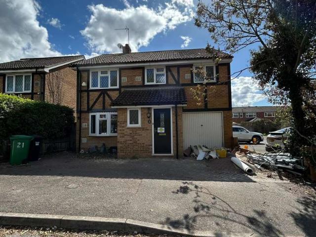 6 Bedroom Detached House