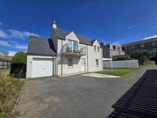 6 Bedroom Detached House