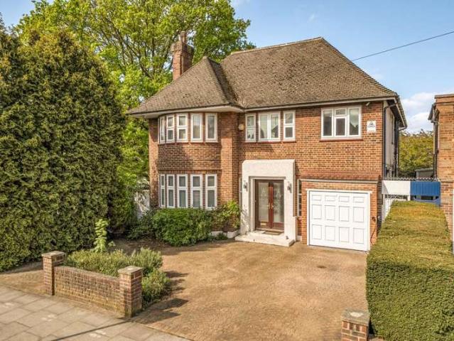 6 Bedroom Detached House
