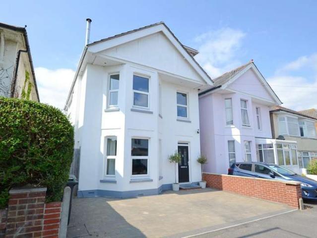 6 Bedroom Detached House
