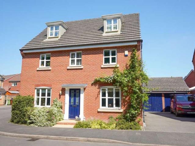 6 Bedroom Detached House