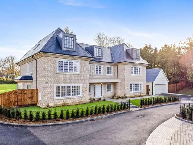 6 Bedroom Detached House