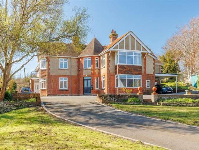 6 Bedroom Detached House