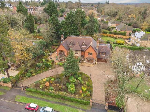 6 Bedroom Detached House