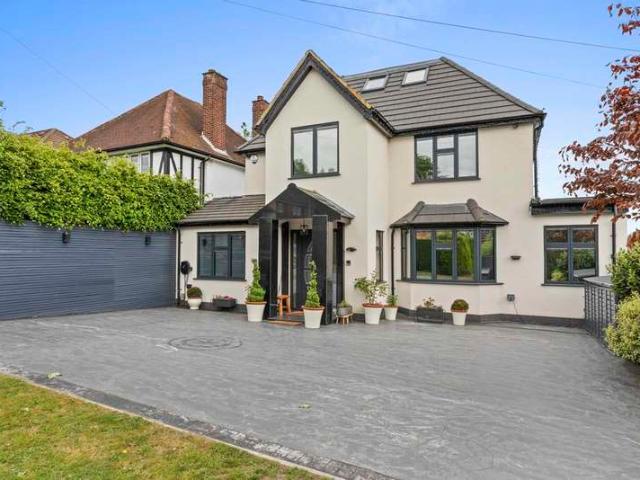 6 Bedroom Detached House