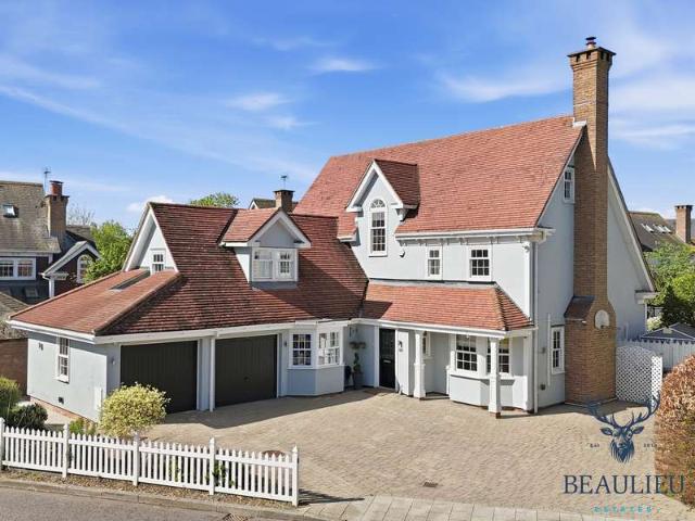 6 Bedroom Detached House