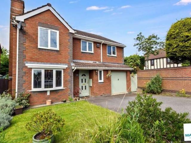 6 Bedroom Detached House