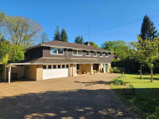 6 Bedroom Detached House