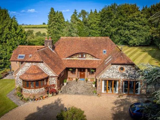 6 Bedroom Detached House