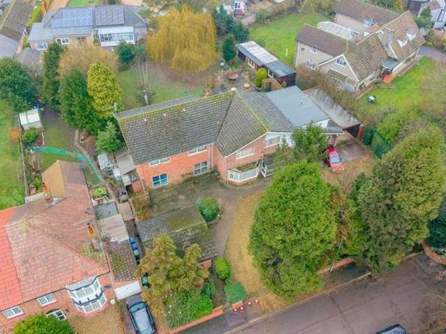 6 Bedroom Detached House