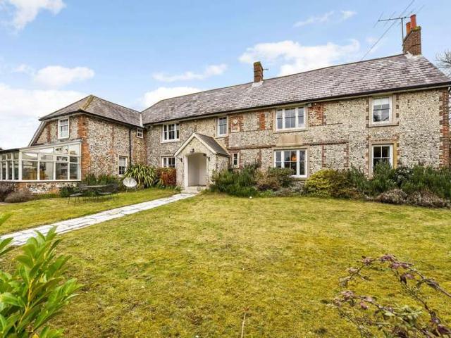 6 Bedroom Detached House