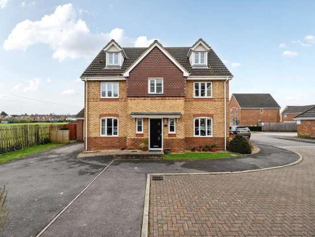 6 Bedroom Detached House