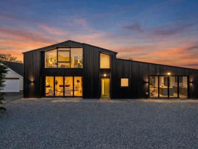 6 Bedroom Detached House