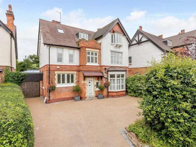 6 Bedroom Detached House