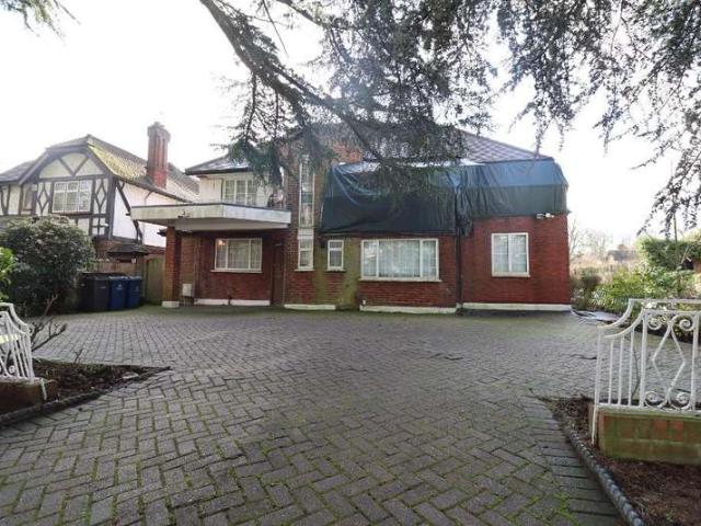 6 Bedroom Detached House
