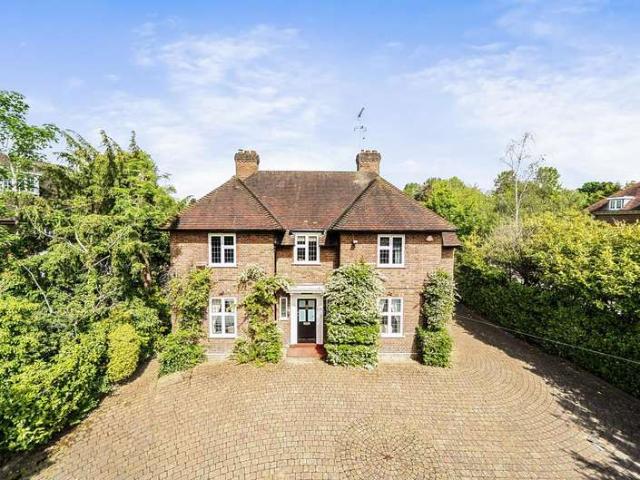 6 Bedroom Detached House