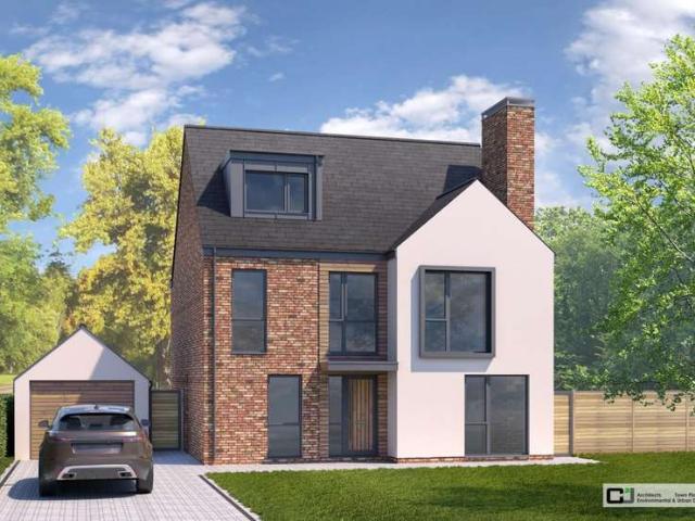 6 Bedroom Detached House