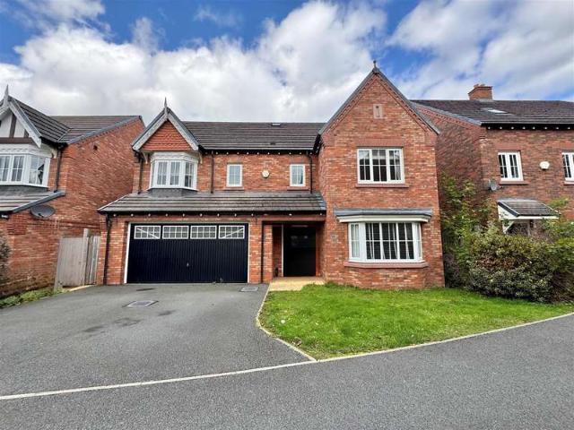 6 Bedroom Detached House