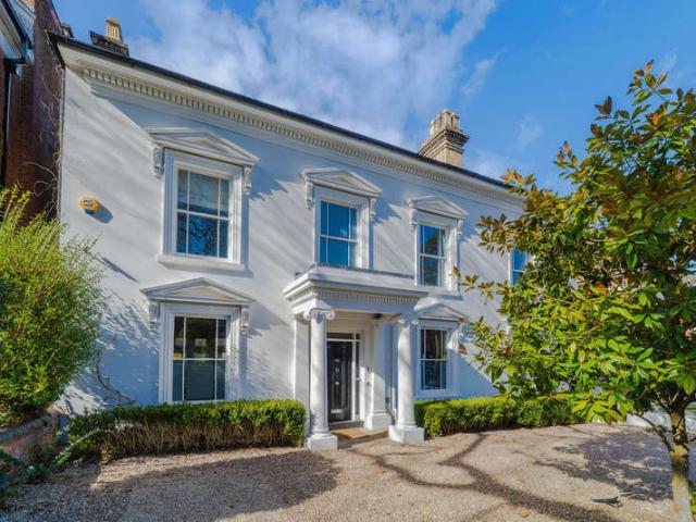 6 Bedroom Detached House