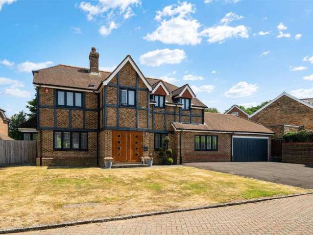 6 Bedroom Detached House