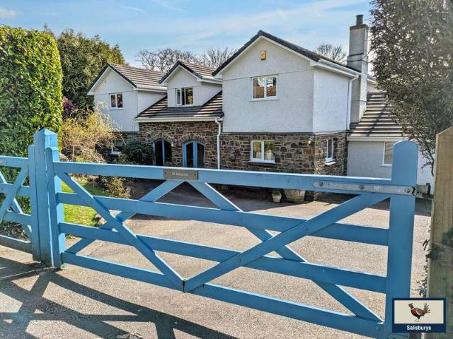 6 Bedroom Detached House