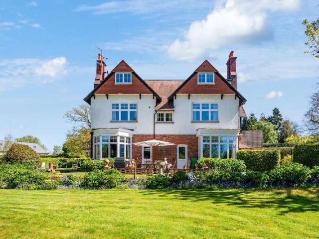 6 Bedroom Detached House