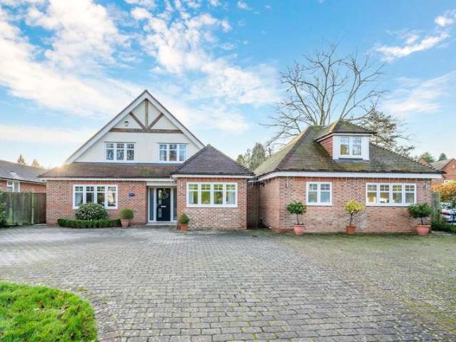 6 Bedroom Detached House