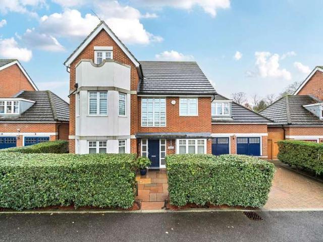 6 Bedroom Detached House
