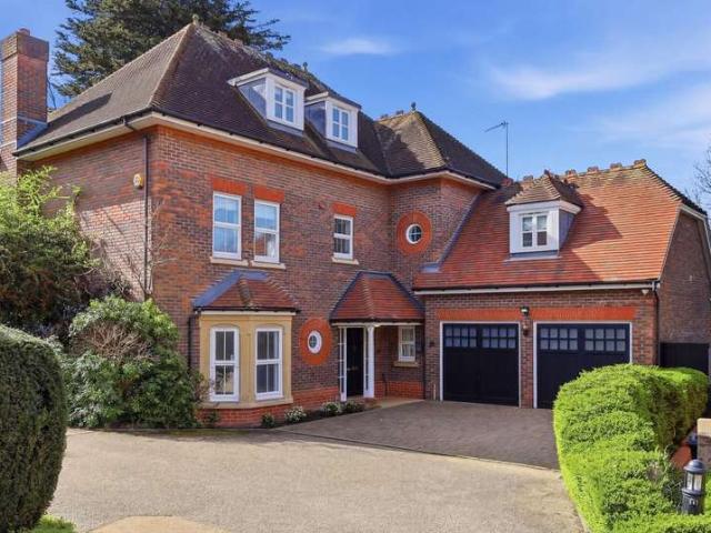 6 Bedroom Detached House
