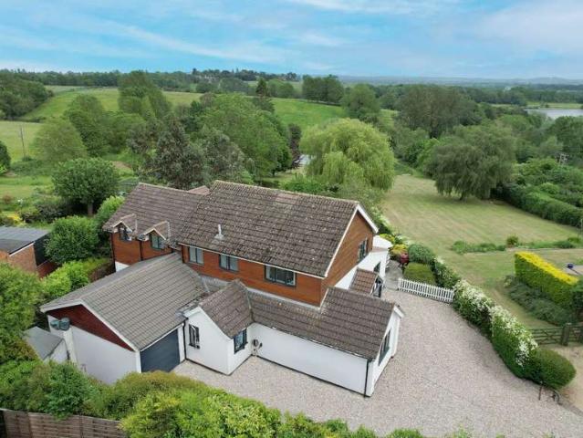 6 Bedroom Detached House