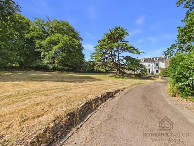 6 Bedroom Detached House