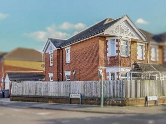 6 Bedroom Detached House