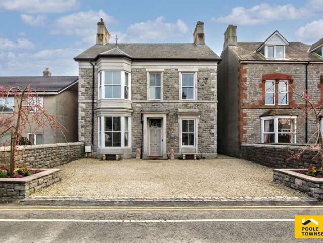 6 Bedroom Detached House