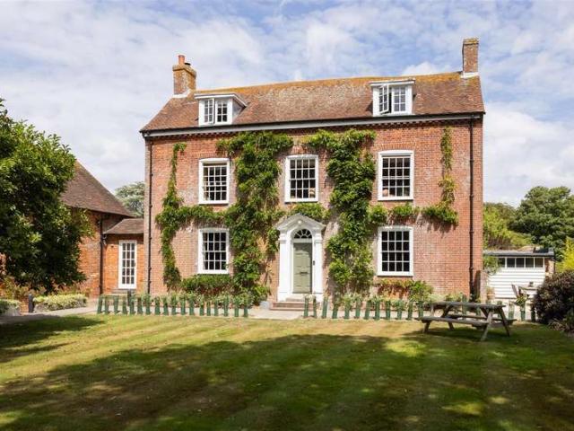 6 Bedroom Detached House