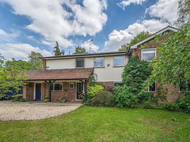 6 Bedroom Detached House