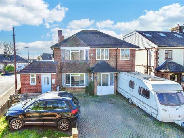 6 Bedroom Detached House