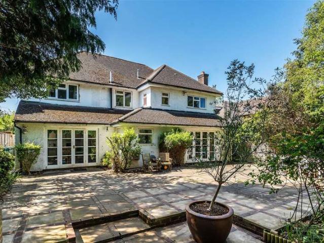 6 Bedroom Detached House