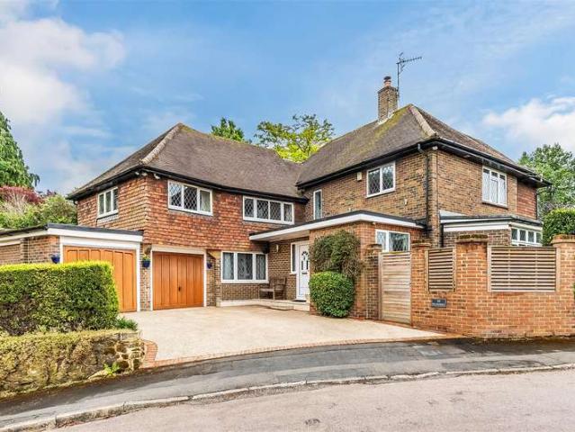 6 Bedroom Detached House