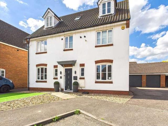 6 Bedroom Detached House