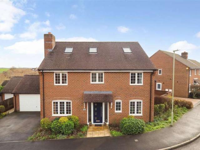 6 Bedroom Detached House