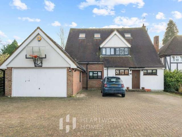 6 Bedroom Detached House