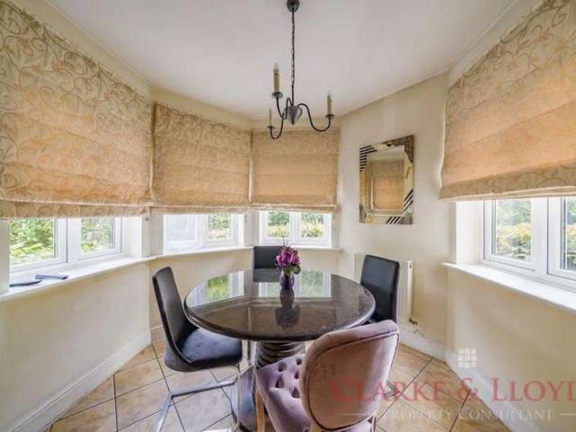6 Bedroom Detached House