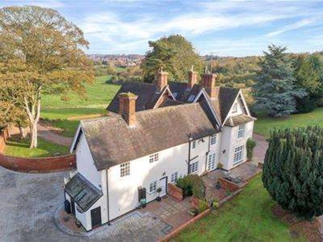 6 Bedroom Detached House