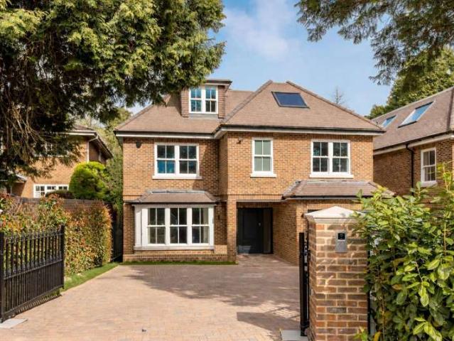 6 Bedroom Detached House