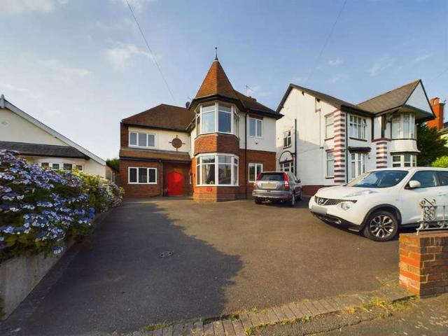 6 Bedroom Detached House