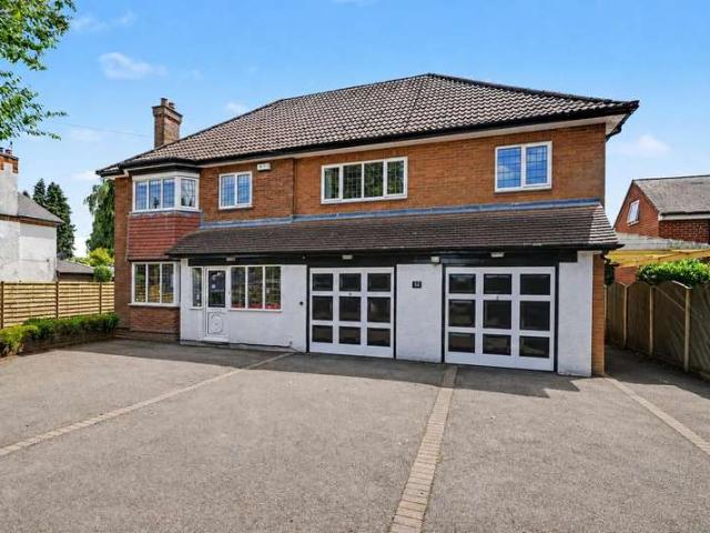 6 Bedroom Detached House