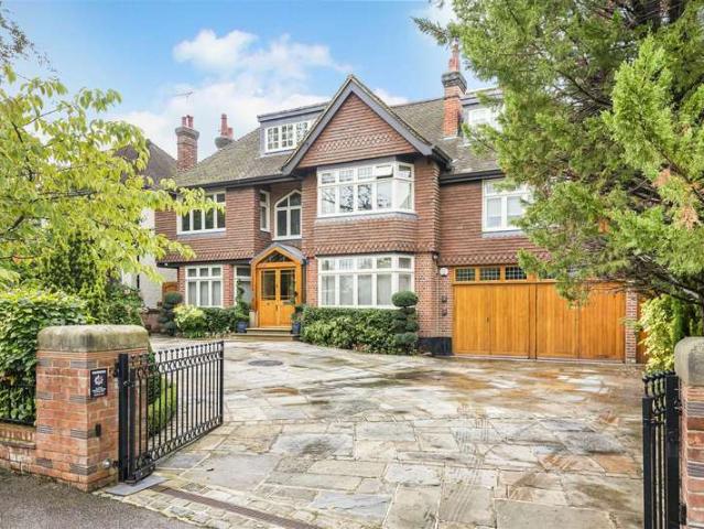 6 Bedroom Detached House